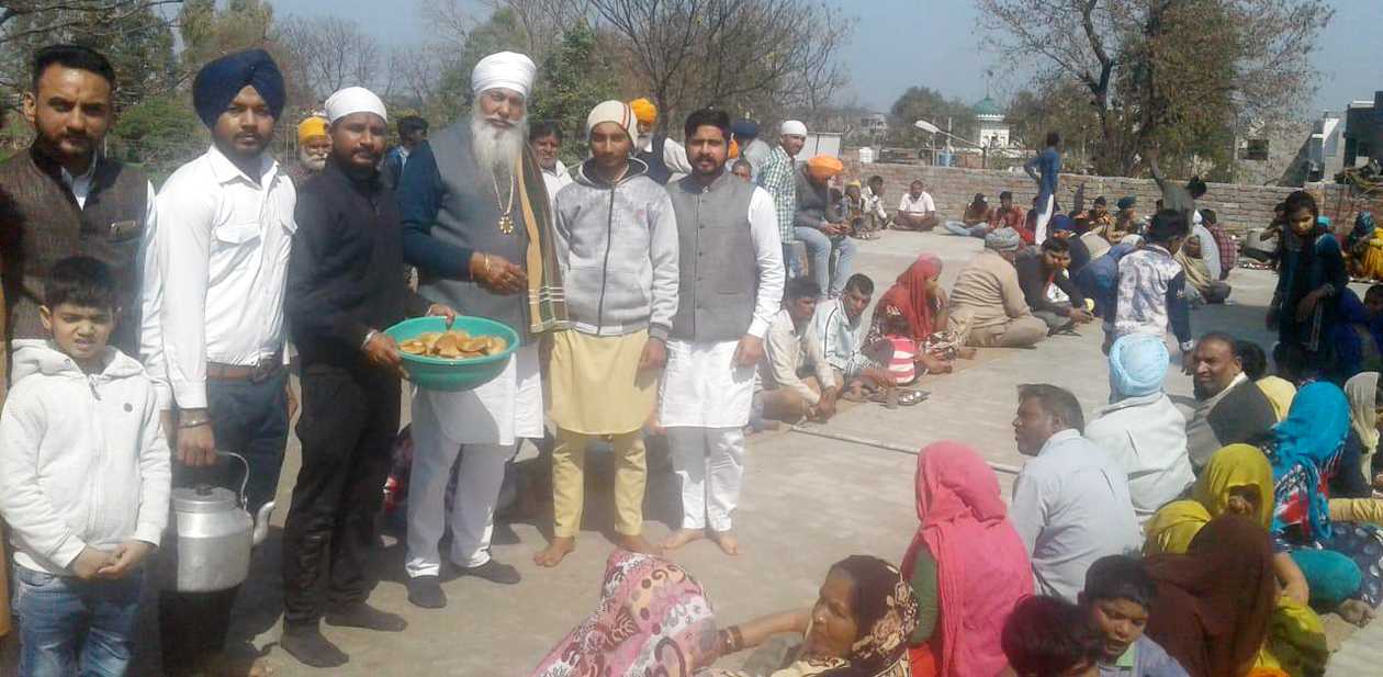 ਲੱਖ ਦਾਤਾ ਲਾਲਾਂ ਵਾਲਾ ਪੀਰ ਦੀ ਦਰਗਾਹ ’ਤੇ ਸਾਲਾਨਾ ਭੰਡਾਰਾ ਕਰਵਾਇਆ
