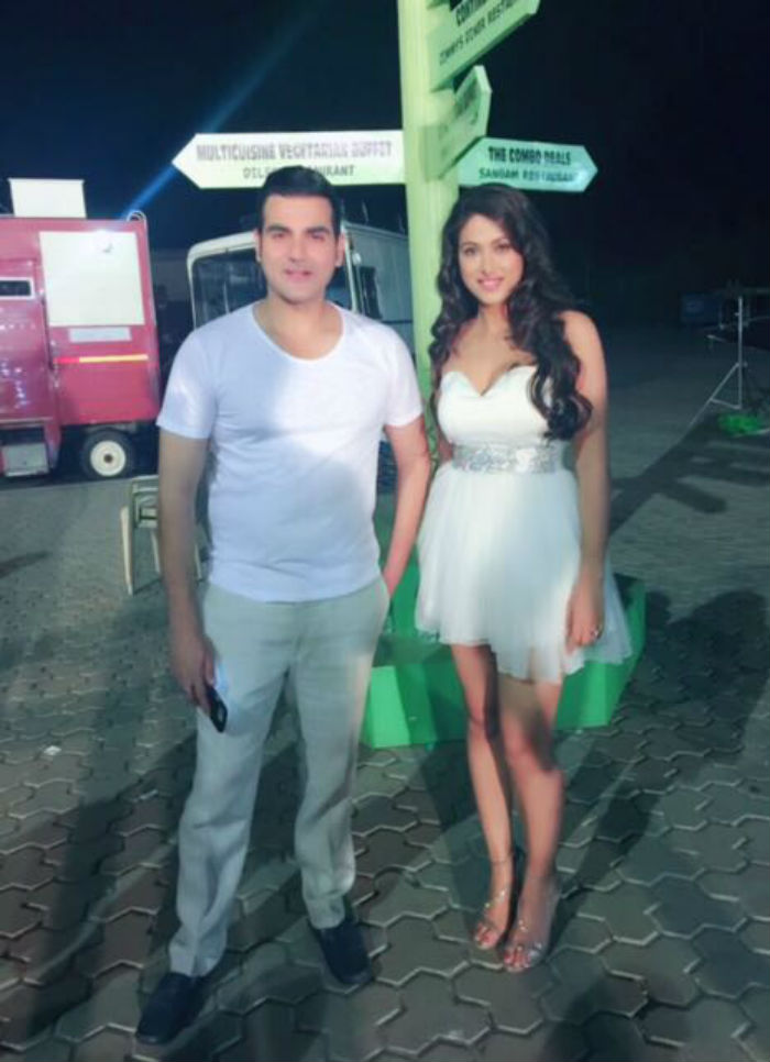 ਅਰਬਾਜ਼-ਸੰਨੀ ਲਿਓਨੀ ਸਟਾਰਰ ਫਿਲਮ 'ਤੇਰਾ ਇੰਤਜ਼ਾਰ' 'ਚ ਹੌਟ ਅਦਾਕਾਰਾ ਭਾਨੀ ਸਿੰਘ ...