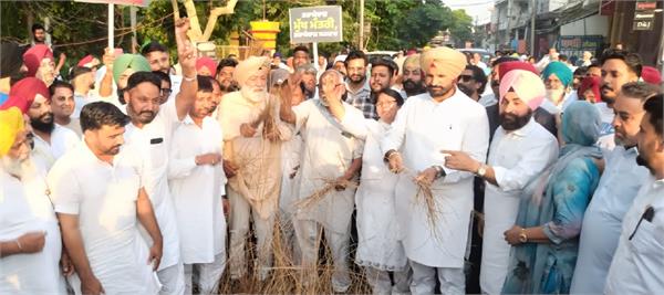 ਝਾੜੂ ਦੀ ਬੇਅਦਬੀ ਕਰਨ ਦਾ ਹਵਾਲਾ ਦੇ ਕੇ ਨੌਜਵਾਨ ਨੂੰ ਜੇਲ੍ਹ 'ਚ ਡੱਕਣਾ ਸਰਕਾਰ ਦਾ ...