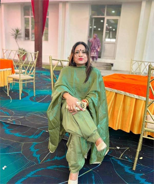 ਸਿੰਪਲ ਸਲਵਾਰ ਸੂਟ ਬਣੇ ਕੰਫਰਟ, ਸਟਾਈਲ ਤੇ ਟਾਈਮਲੈੱਸ ਫੈਸ਼ਨ ਦਾ ਪਰਫੈਕਟ ਕੰਬੀਨੇਸ਼ਨ